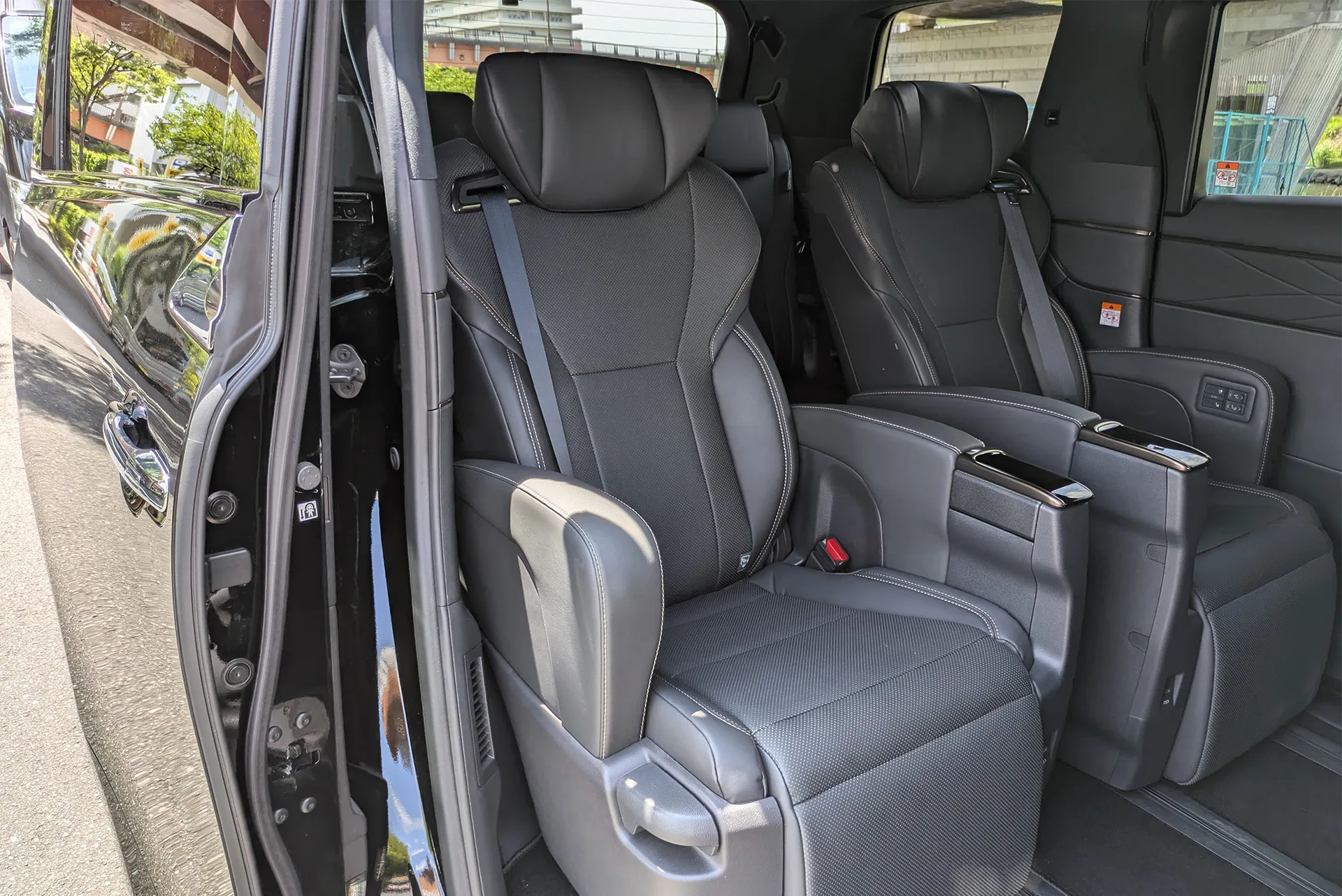 Fujitaxi Alphard Hire Service Tokyo | Airport Transfer & Sightseeing